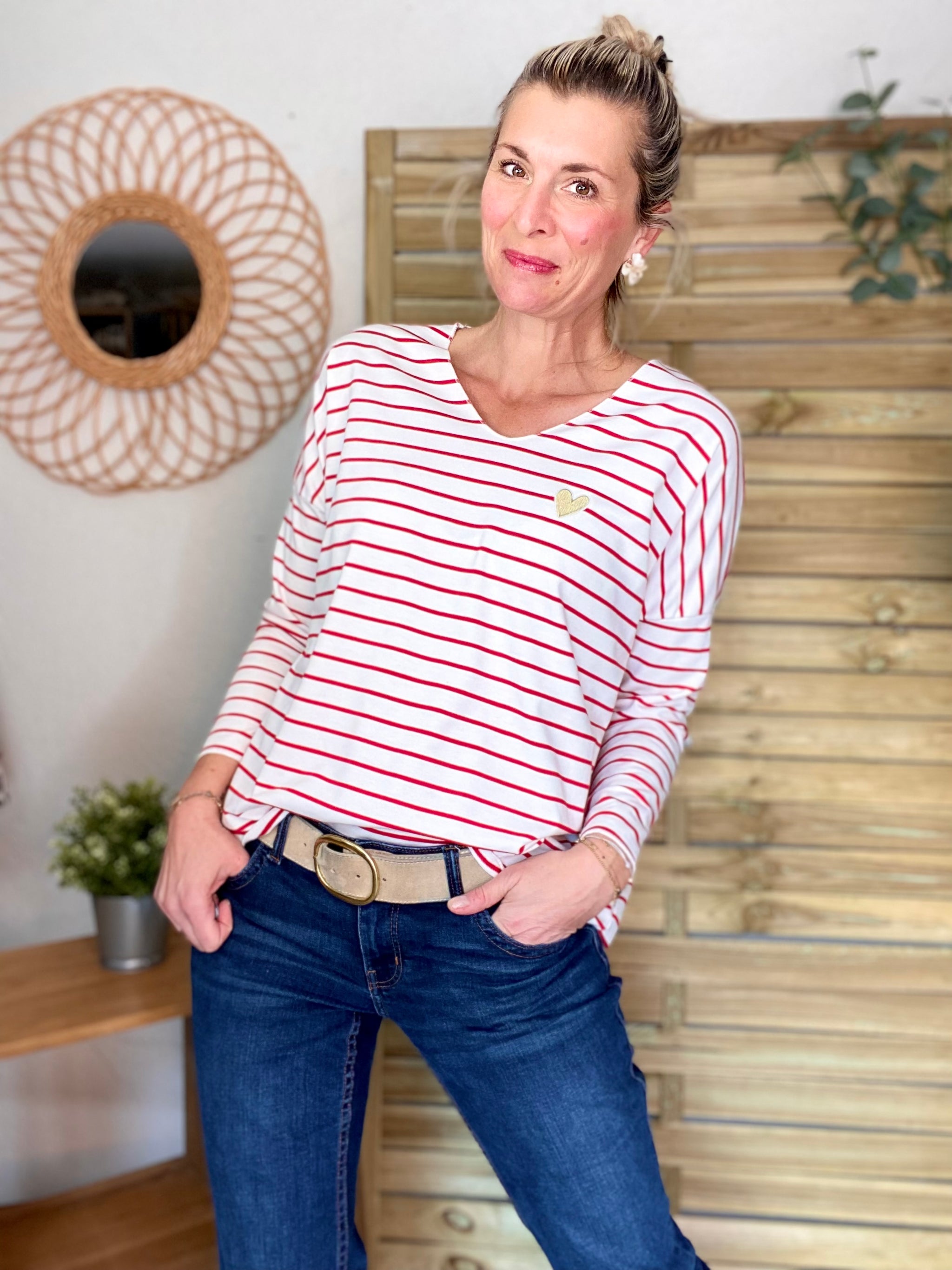 Pull Fin Rayé Col V Coeur Doré NOLWENN - Rouge